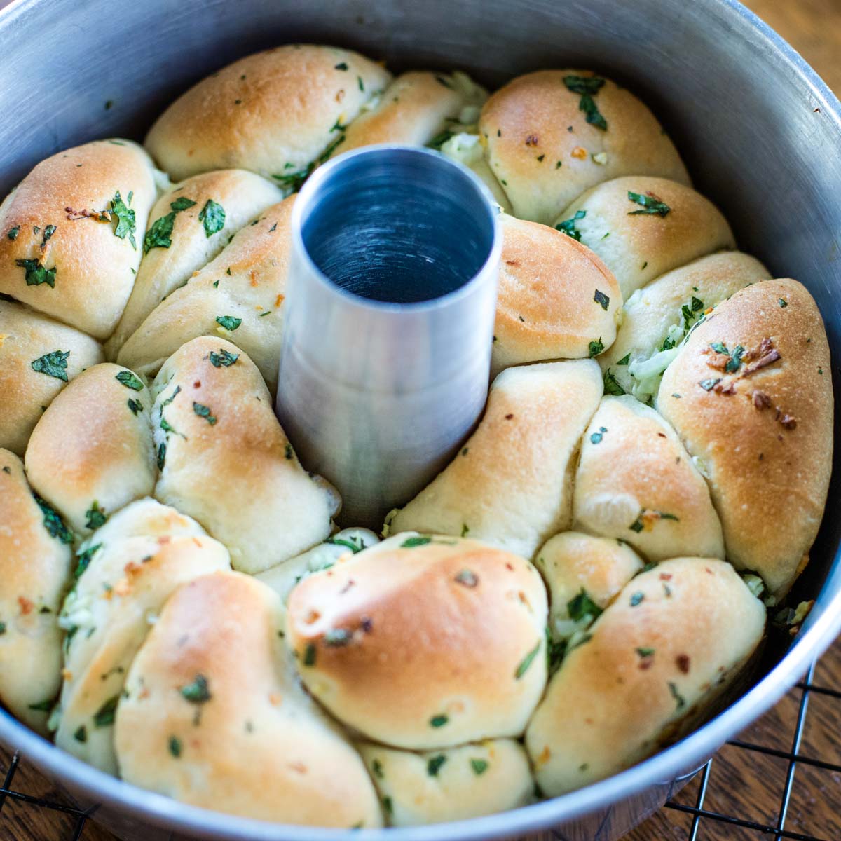 Pull Apart Garlic Bread (Easy 5 Ingredient Recipe)